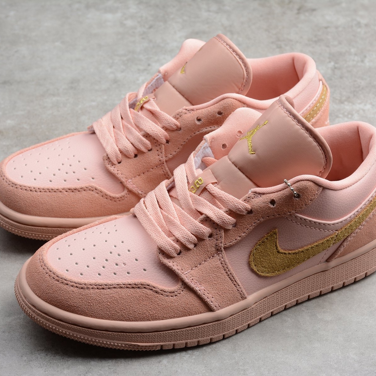 AIR JORDAN 1 LOW "CORAL STARDUST Suede" CJ9216-676